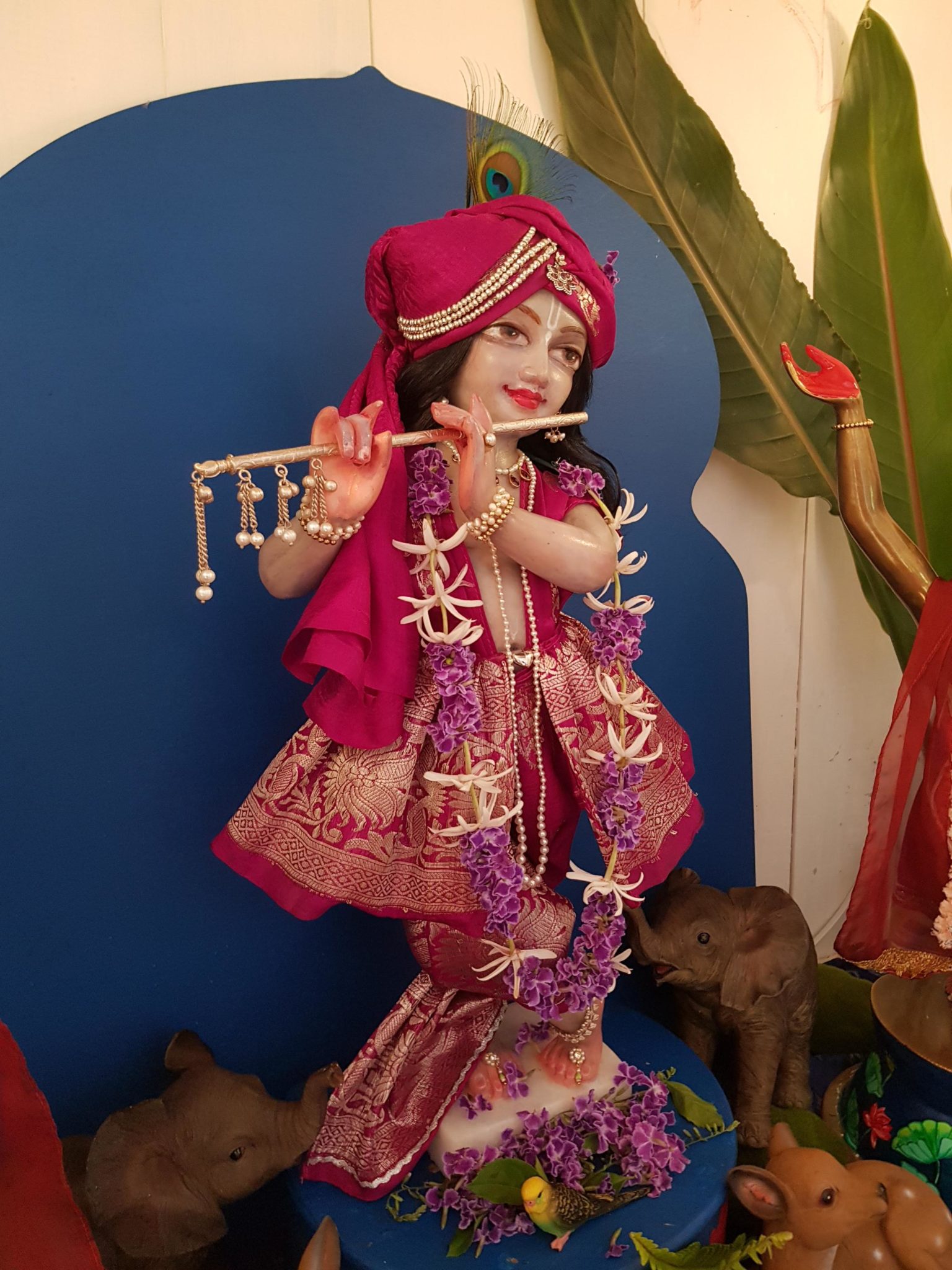 10 Amazing Flower Garlands You Never Thought of Making - Remember Krishna