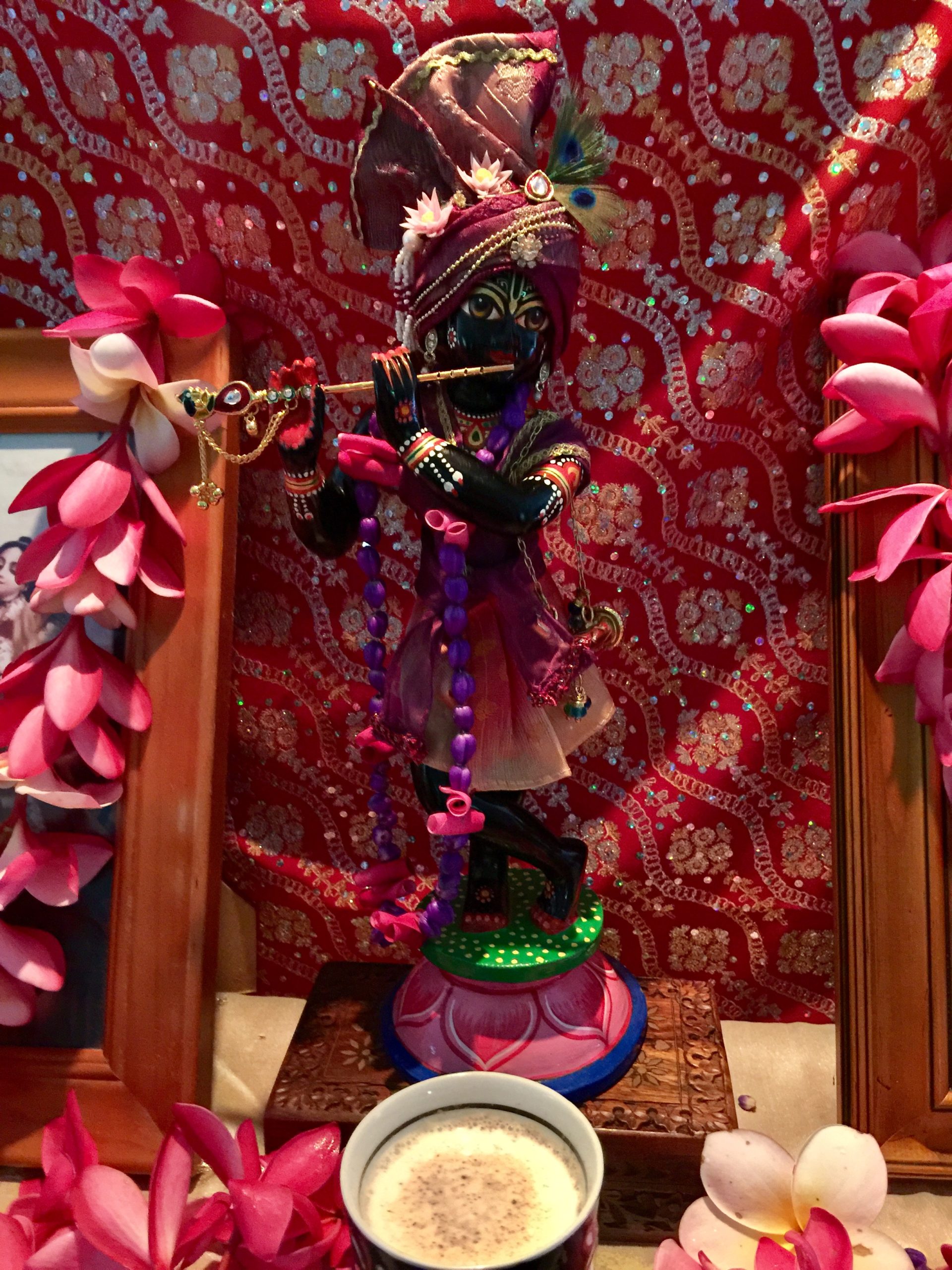 10 Amazing Flower Garlands You Never Thought of Making - Remember Krishna